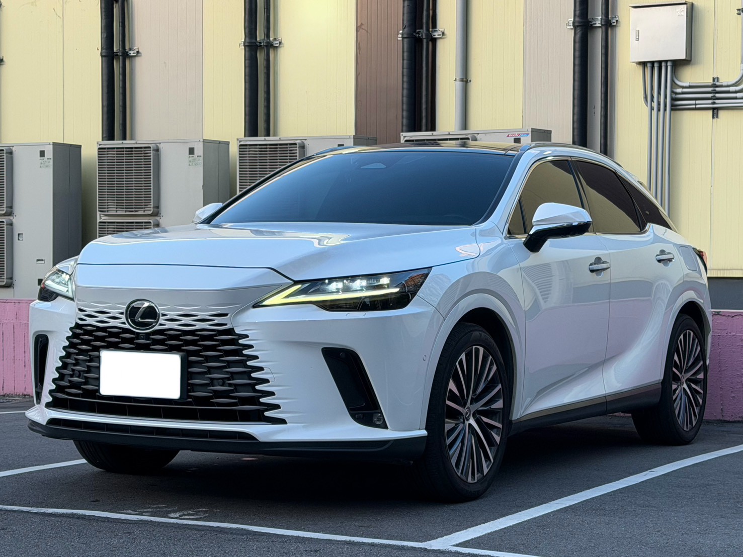 LEXUS RX 2023年 優惠價 228.0萬 嘉鴻汽車 新北市 優質認證中古車商 ｜ SUM汽車網